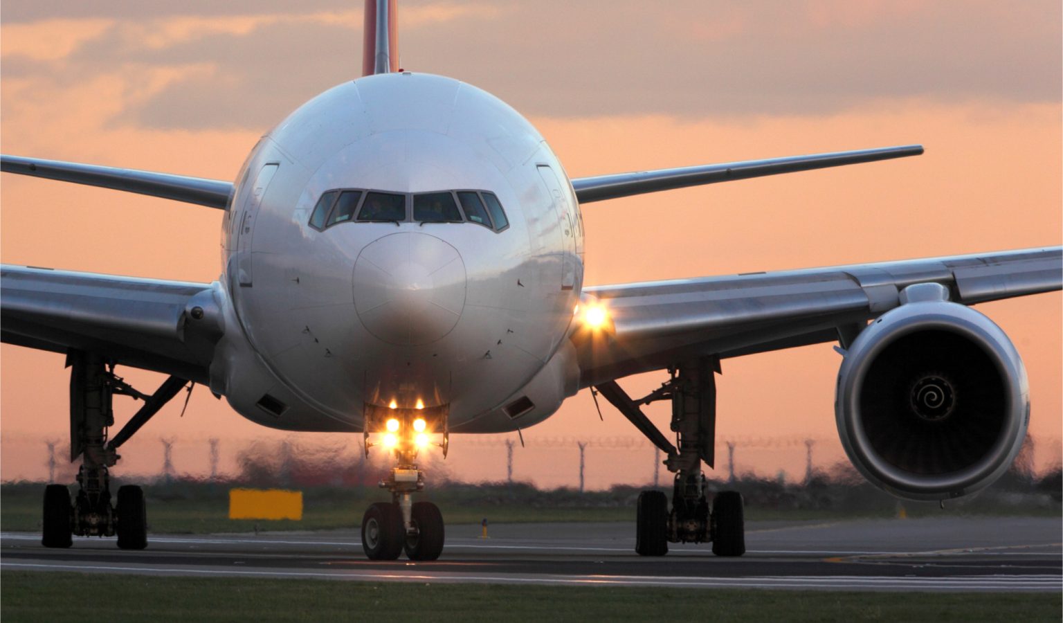 Ungeimpfte Piloten kämpfen für medizinische Freiheit ⋆ Brownstone ...