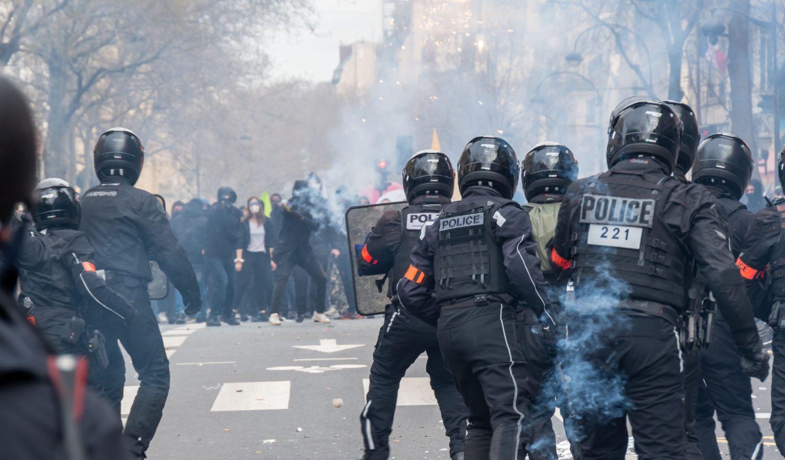 "Ik ben de regelgever!": EU-commissaris waarschuwt sociale media om te ...